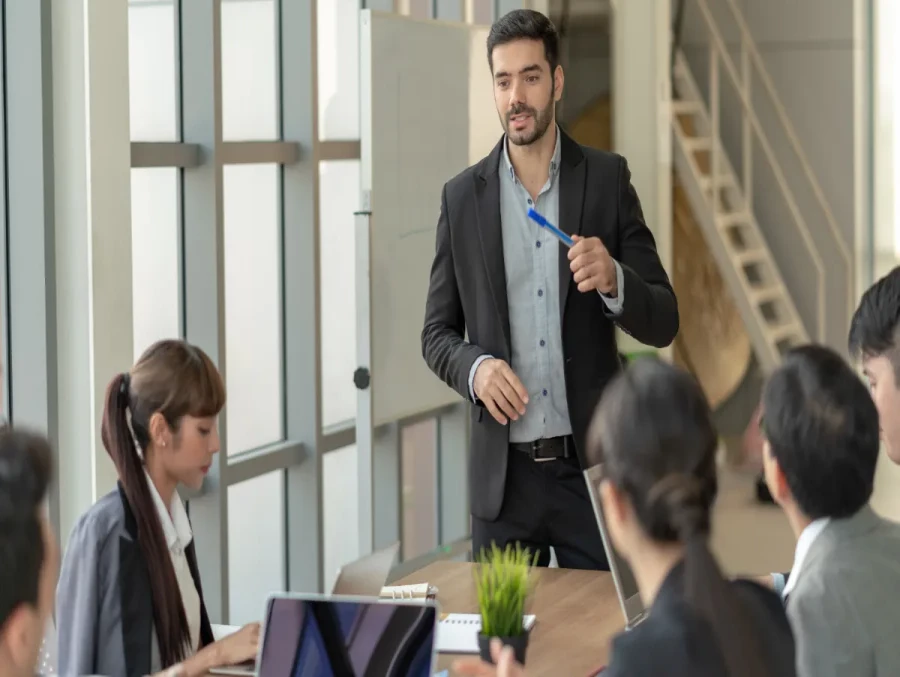 What is an Agile Environment? Characteristics and Examples Explained